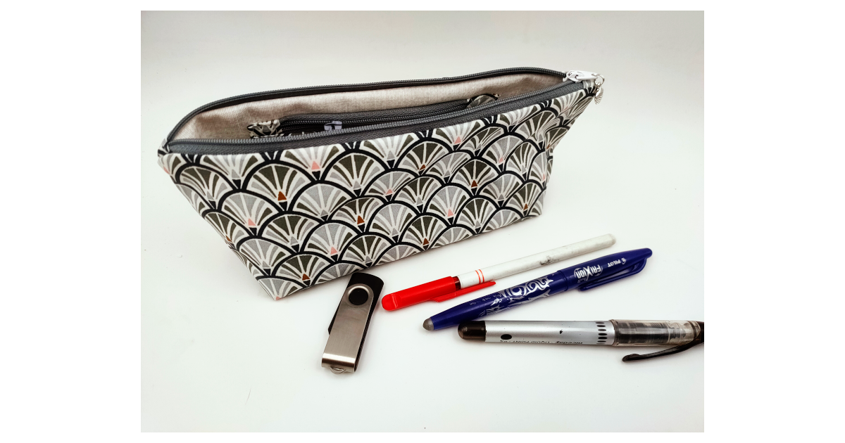 Trousse avec poche pour clé USB élève professeur